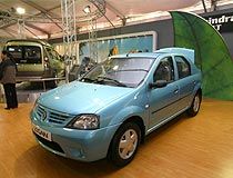 Mahindra Renault unveils new Logan variants @9th Auto Expo - ZigWheels