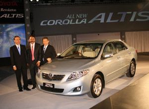 Toyota Corolla Altis diesel launched! - ZigWheels