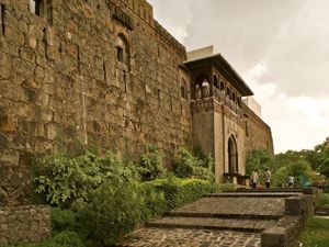 Fort JadhavGadh - A Reflection on its History - ZigWheels