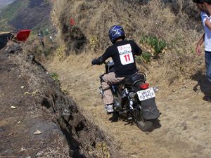 Riding up the 'Slopes of Hell' - ZigWheels