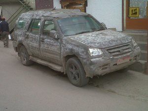 Force Motors SUV, Force One spy shots - ZigWheels