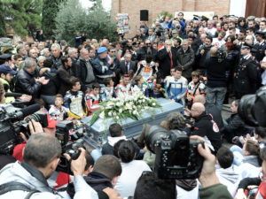 Emotional funeral service bids farewell to Marco Simoncelli - ZigWheels
