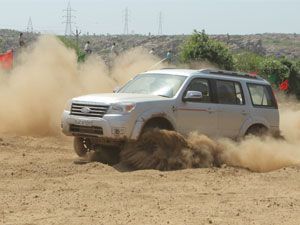 Ford shows Endeavour's off-roading capabilities in Delhi - ZigWheels