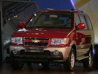 Chevrolet Tavera Price, 10 Seater Images, colours, Reviews & Specs