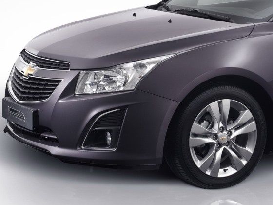 Face-lifted Chevrolet Cruze to debut in June 2012 - ZigWheels