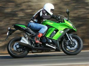 Kawasaki Ninja : Detailed Review - ZigWheels