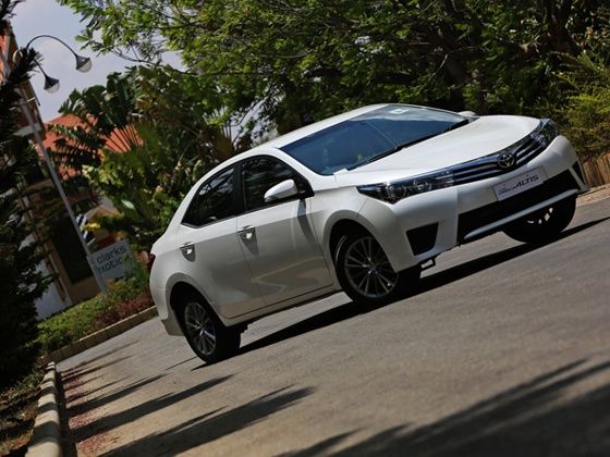 2014 Toyota Corolla Altis: Review - ZigWheels