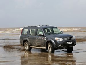 2014 Ford Endeavour: Review - ZigWheels