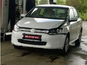 2014 Volkswagen Vento facelift spied - ZigWheels