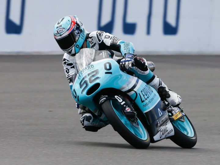 2015 British GP Moto2 & Moto3 race report - ZigWheels