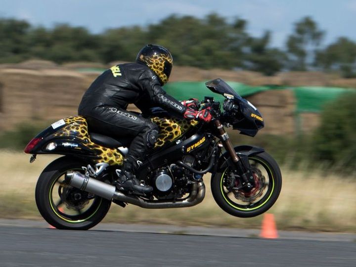 New World Wheelie motorcycle champ hits 318kmph - ZigWheels