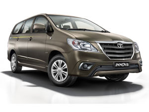 2016 Toyota Innova Spied Testing - ZigWheels