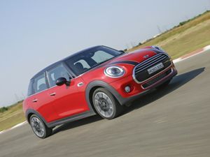 ET ZigWheels Awards 2014: Import Car of the Year Mini Cooper - ZigWheels