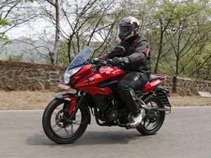 Bajaj Pulsar AS150 : Detailed Review - ZigWheels