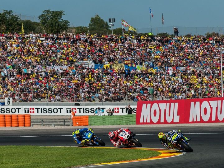 2015 Valencia GP: Lorenzo wins the race and crown, Rossi the heart ...