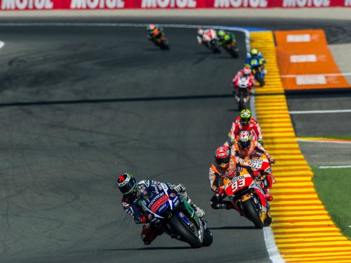 2015 Valencia GP: Lorenzo wins the race and crown, Rossi the heart ...