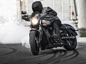 Victory Octane cruiser unveiled - ZigWheels