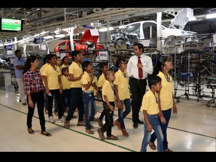Volkswagen’s Pune plant welcomes its 50,000th visitor from NGO Sparsh ...