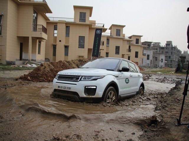Land Rover Experience Tour Heads To Aamby Valley in December - ZigWheels