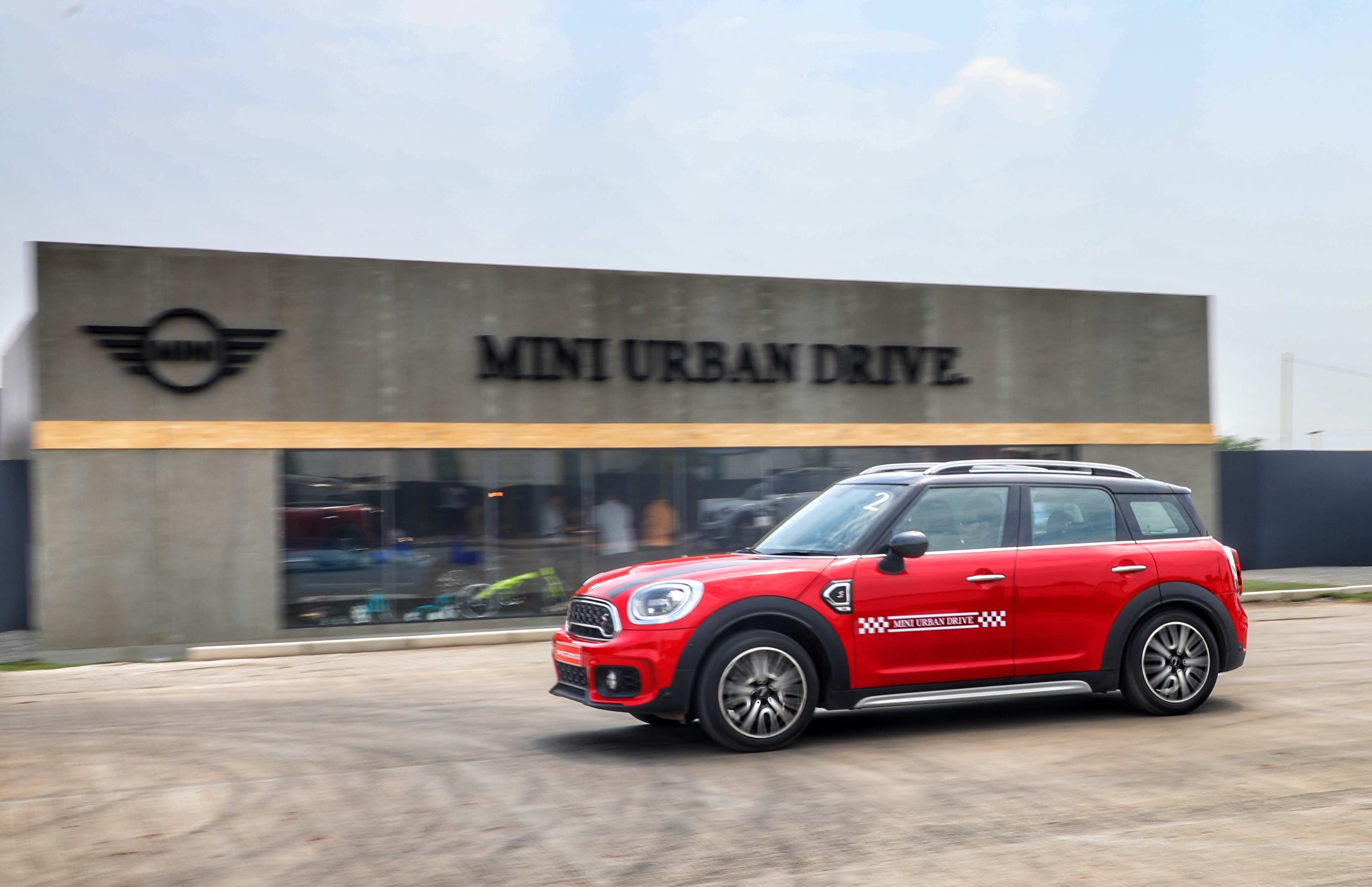 Mini Shows Off Its Capabilities At Pune Urban Drive - ZigWheels