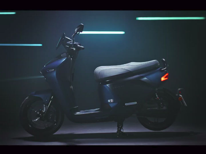 Yamaha Unveils EC-05 Electric Scooter With Swappable Batteries - ZigWheels
