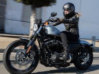 Harley-Davidson Iron 883 Price - Images, Colours & Reviews
