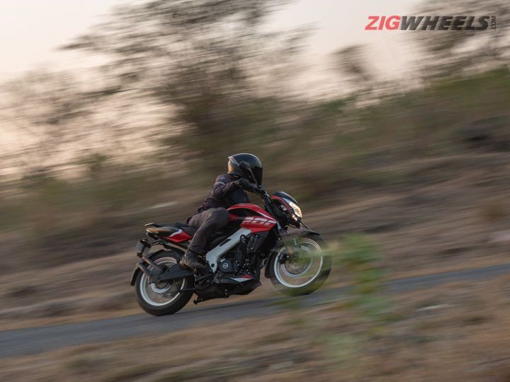 BS6 Bajaj Pulsar NS200 Reviewed In Detailed Photos - ZigWheels