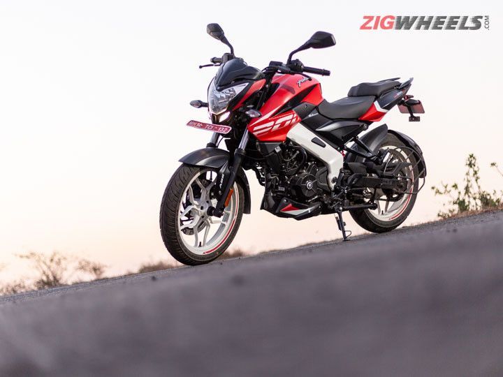 BS6 Bajaj Pulsar NS200 Reviewed In Detailed Photos - ZigWheels
