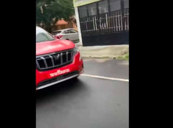 Mahindra XUV700 Spotted On Public Roads With New Mahindra Logo, Debut ...