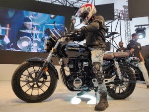 Honda H'ness CB350 vs Royal Enfield Classic 350 - Compare Prices, Specs ...