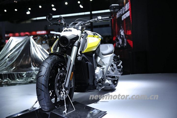 Benda Motorcycle Takes The Wraps Off Its 700cc Cruiser - ZigWheels