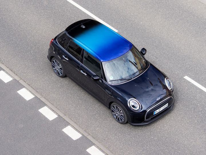 Mini 3-door, 5-door, And Clubman To Get Cooper SE EV’s Multi-tone Roof ...