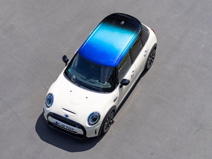 Mini 3-door, 5-door, And Clubman To Get Cooper SE EV’s Multi-tone Roof ...