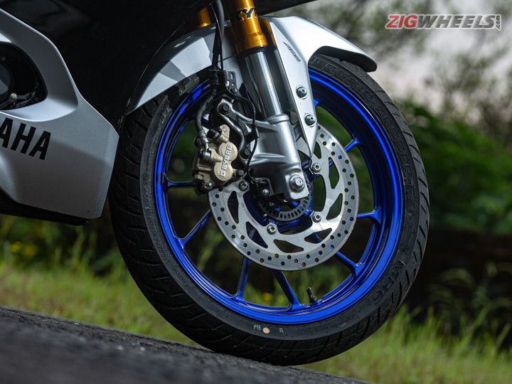 Yamaha R15 V4 Price, Images, Mileage & Reviews