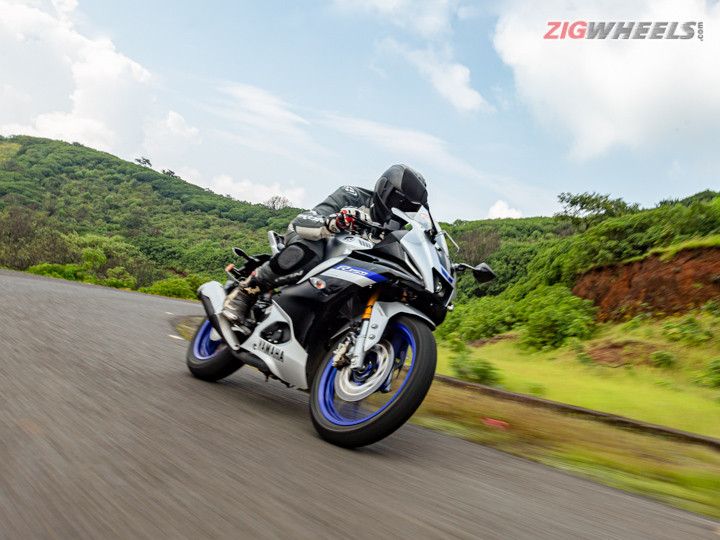 Yamaha R15 V4 Price, Images, Mileage & Reviews