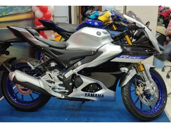 Yamaha YZF-R15 V4: Image Gallery - ZigWheels