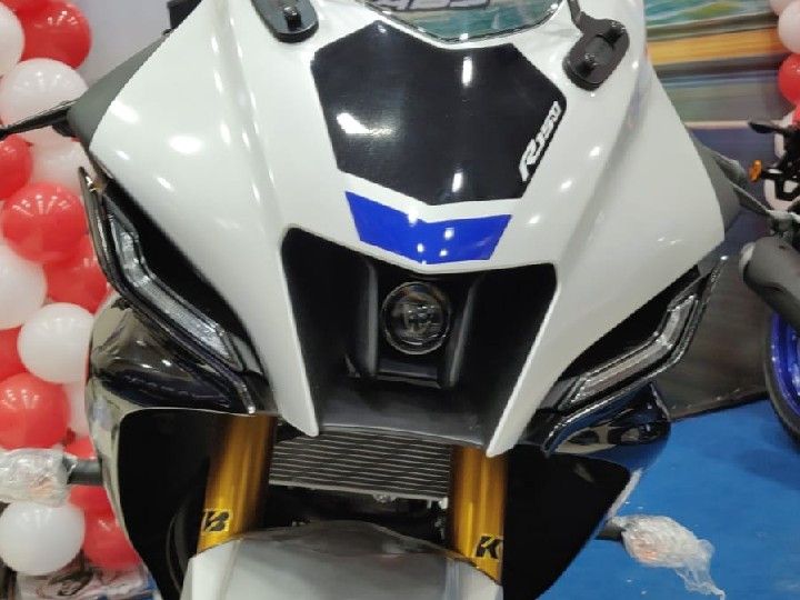 Yamaha YZF-R15 V4: Image Gallery - ZigWheels