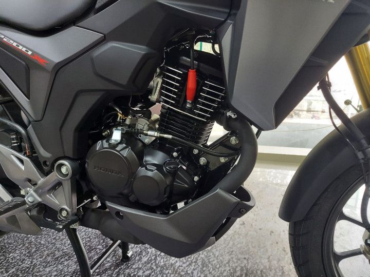 Honda CB200X Adventure Bike Reaches Dealerships: In Pics - ZigWheels