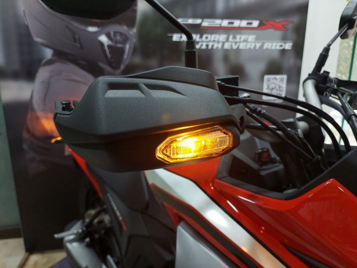 Honda CB200X Adventure Bike Reaches Dealerships: In Pics - ZigWheels