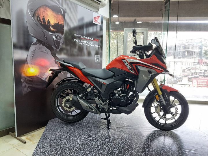 Honda CB200X Adventure Bike Reaches Dealerships: In Pics - ZigWheels