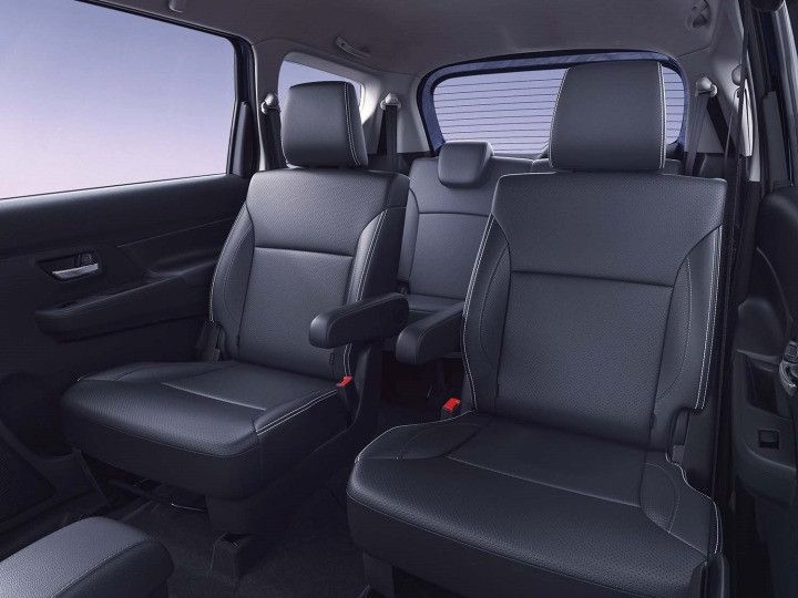 Maruti Suzuki XL6 And Ertiga MPVs Compared In Detailed Images - ZigWheels