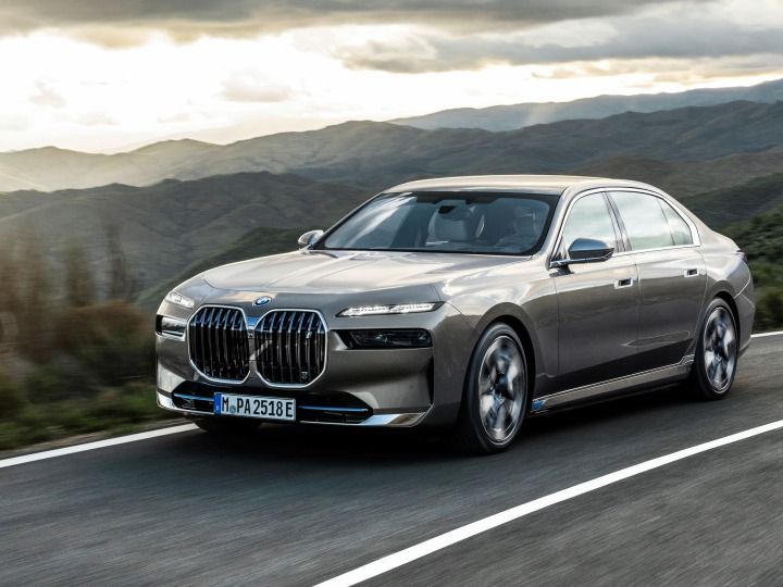 BMW i7 Breaks Cover As The First All-electric 7 Series Sedan - ZigWheels