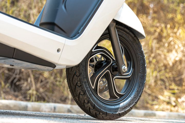 Ola S1 v TVS iQube Standard Differences Explained: Performance, Range ...