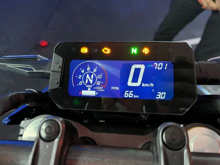 Honda CB300F: Image Gallery - ZigWheels