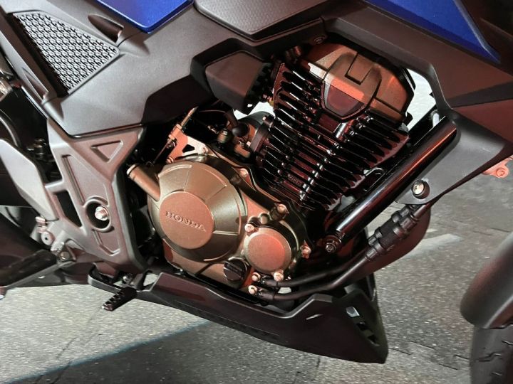 Honda CB300F: Image Gallery - ZigWheels