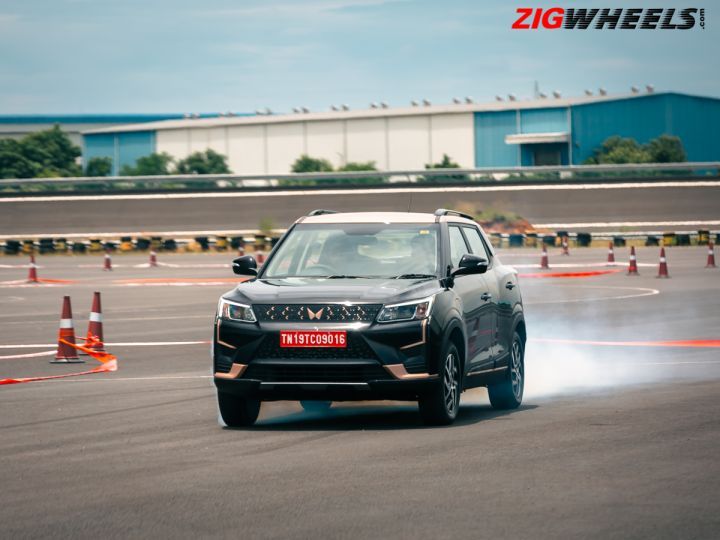 Mahindra XUV400 EV Showroom And Test Drives Now On Metaverse - ZigWheels