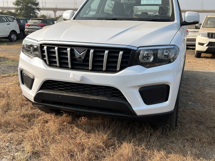 Mahindra Scorpio N’s Second From Base Z4 Trim In 8 Real-life Images ...