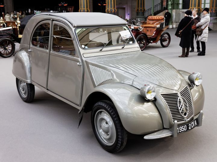 Citroen 2CV Iconic Vintage Car-based Chariot To Appear In Asterix And ...