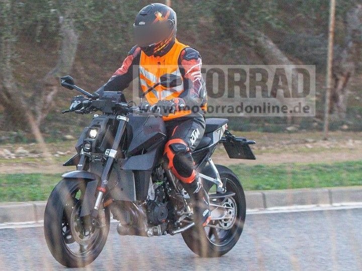 KTM 990 Duke Spotted Testing In Europe - ZigWheels