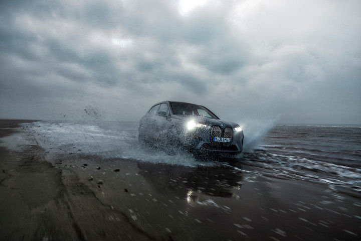 BMW iX M60 Electric SUV Unveiled, Gets 619PS Electric Powertrain ...